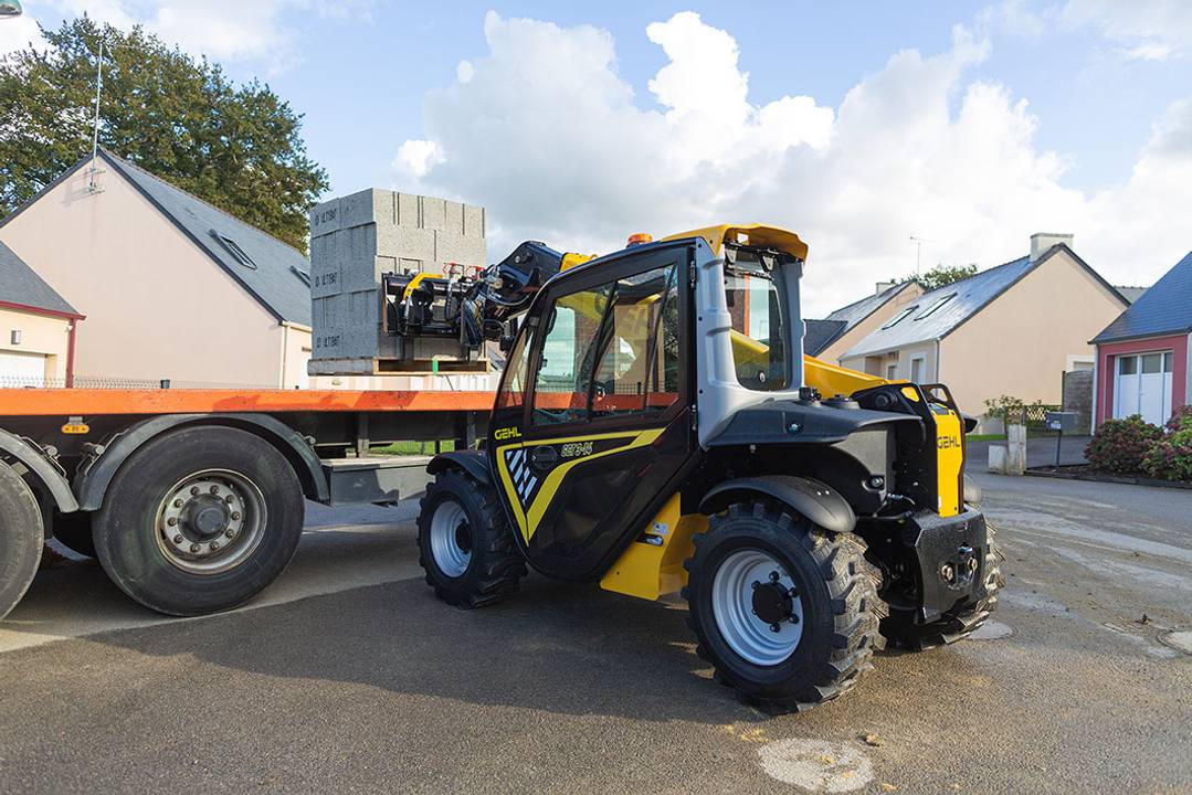 Manitou ultra-compact telehandlers and articulated loaders
