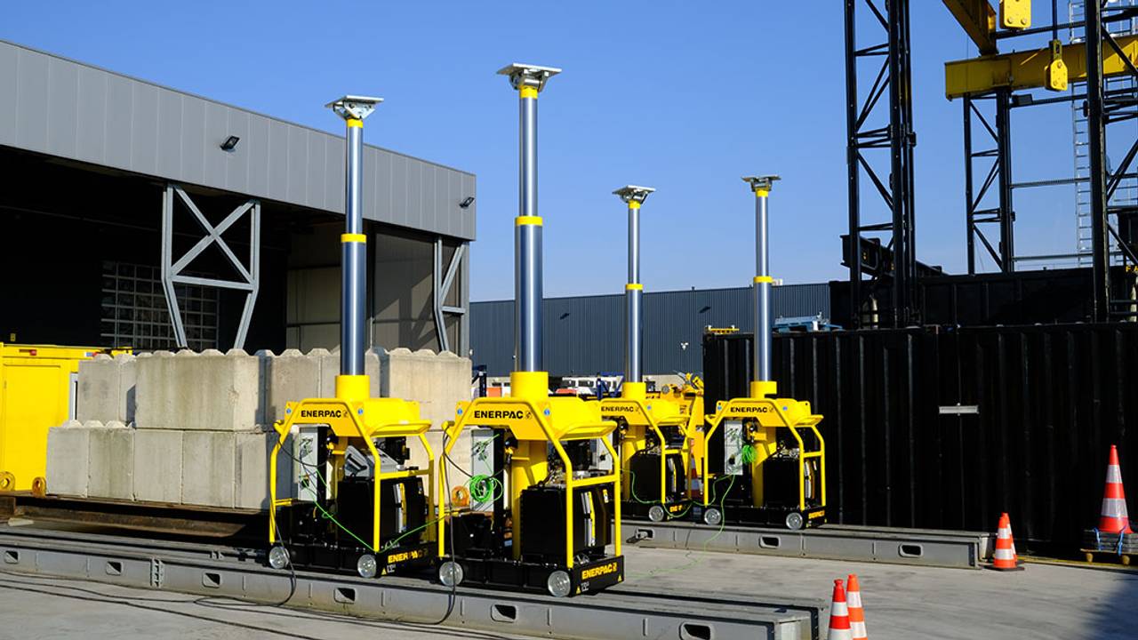 Enerpac ML40 mini gantry: A compact way to move machinery and equipment ...