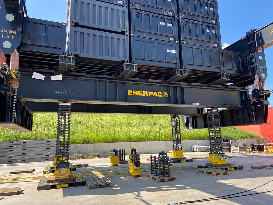 Enerpac raises the bar with 400-t self-locking cube jack lift