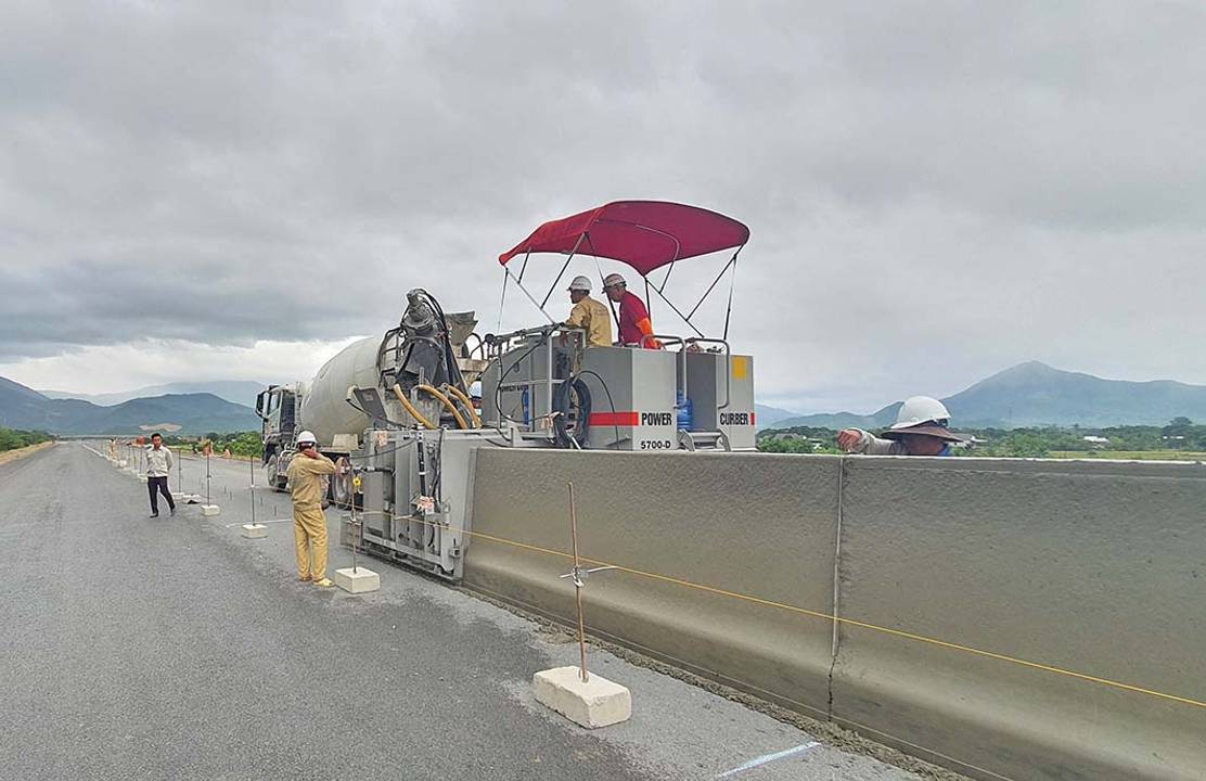 Rockin’ down the highway: Power Curber helps build Vietnam expressway