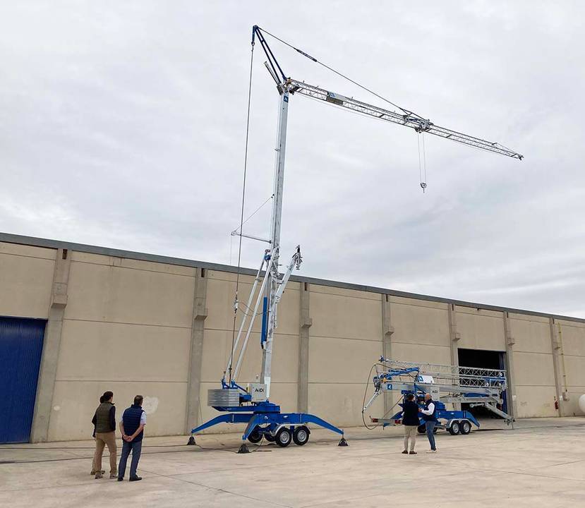 MiDi Cranes: compact, lightweight, towable self-erecting cranes