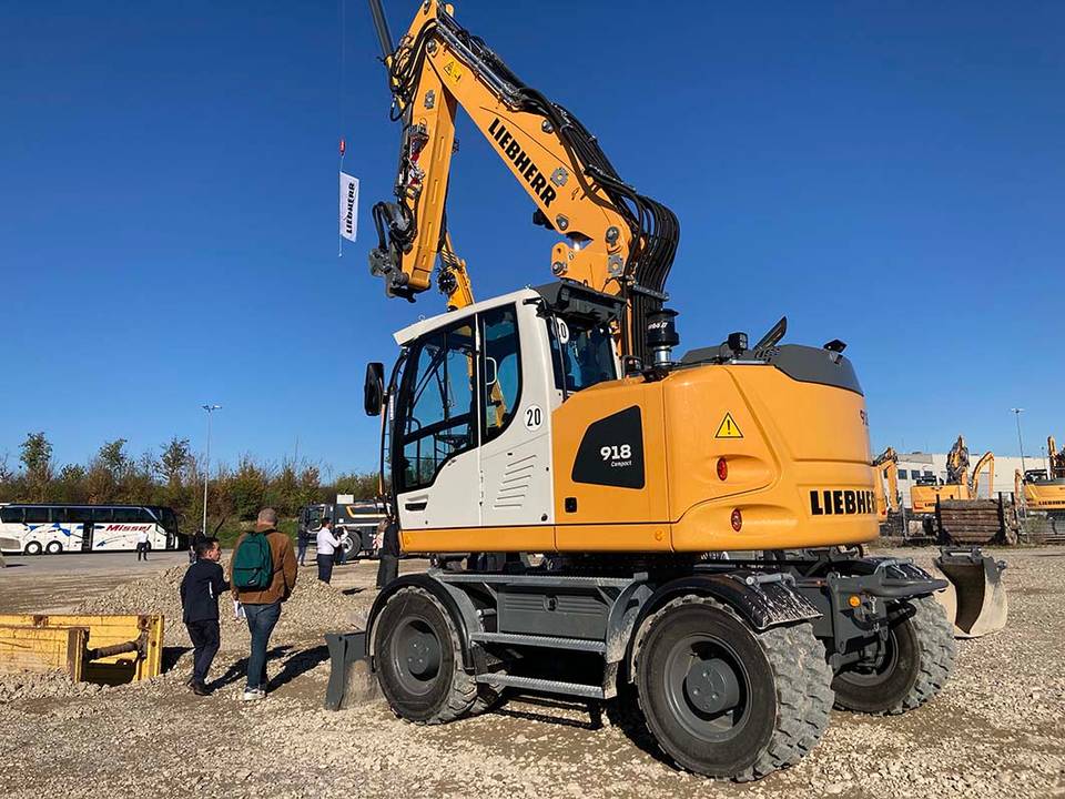 Liebherr A 918 Compact wheel excavator ideal for tight jobsites