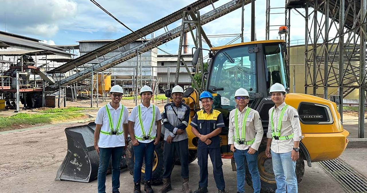 Volvo CE and Indotruck Utama team up for Indonesia’s first L25 Electric ...