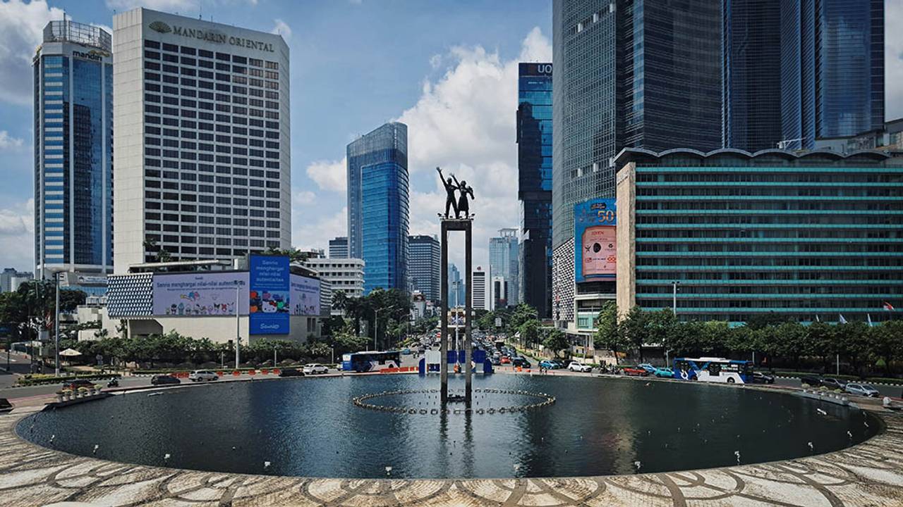 Indonesia plans to build 500-km giant seawall in Java